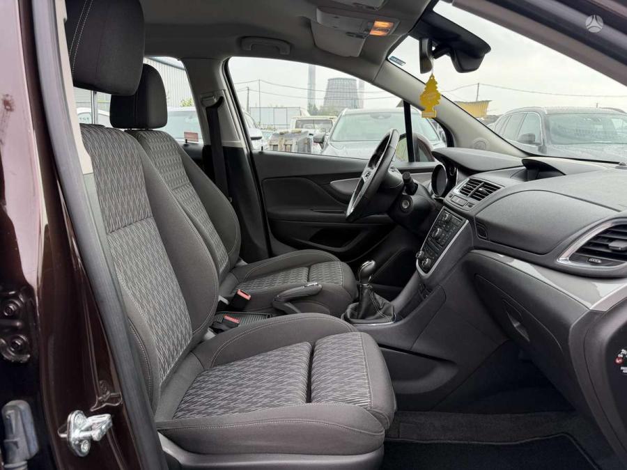 Brown Opel Mokka 2013 in Kaunas, with an engine capacity of 1.69 L and mileage of 102 thousand km for 7100 €, photo 18 on AUTOMOTO.COM.LV