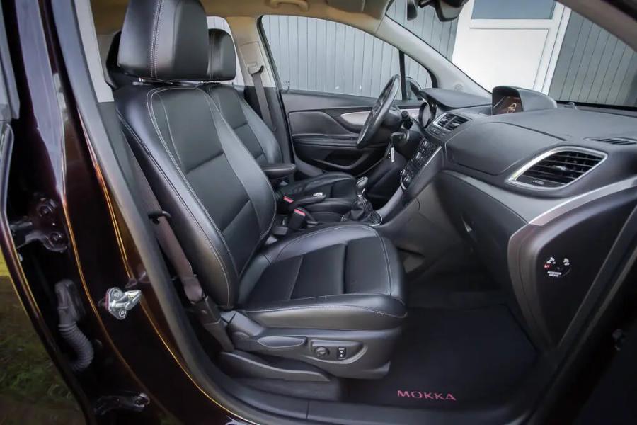 Brown Opel Mokka 2014 in Tukums, with an engine capacity of 1.70 L and mileage of 320 thousand km for 5990 €, photo 14 on AUTOMOTO.COM.LV