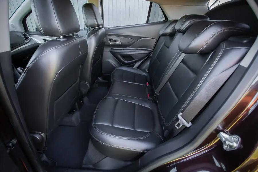 Brown Opel Mokka 2014 in Tukums, with an engine capacity of 1.70 L and mileage of 320 thousand km for 5990 €, photo 16 on AUTOMOTO.COM.LV