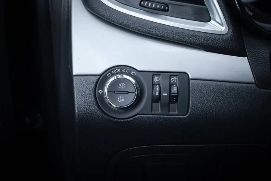 Brown Opel Mokka 2014 in Tukums, with an engine capacity of 1.70 L and mileage of 320 thousand km for 5990 €, photo 19 on AUTOMOTO.COM.LV