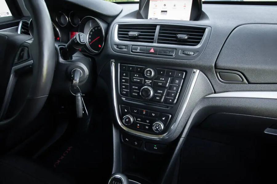 Brown Opel Mokka 2014 in Tukums, with an engine capacity of 1.70 L and mileage of 320 thousand km for 5990 €, photo 28 on AUTOMOTO.COM.LV