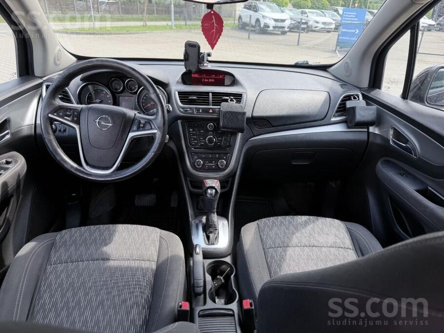 Brown Opel Mokka 2014 in Dobele, with an engine capacity of 1.60 L and mileage of 181 thousand km for 7500 €, photo 10 on AUTOMOTO.COM.LV
