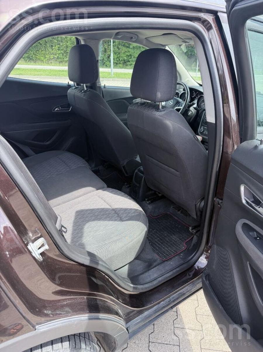 Brown Opel Mokka 2014 in Dobele, with an engine capacity of 1.60 L and mileage of 181 thousand km for 7500 €, photo 13 on AUTOMOTO.COM.LV