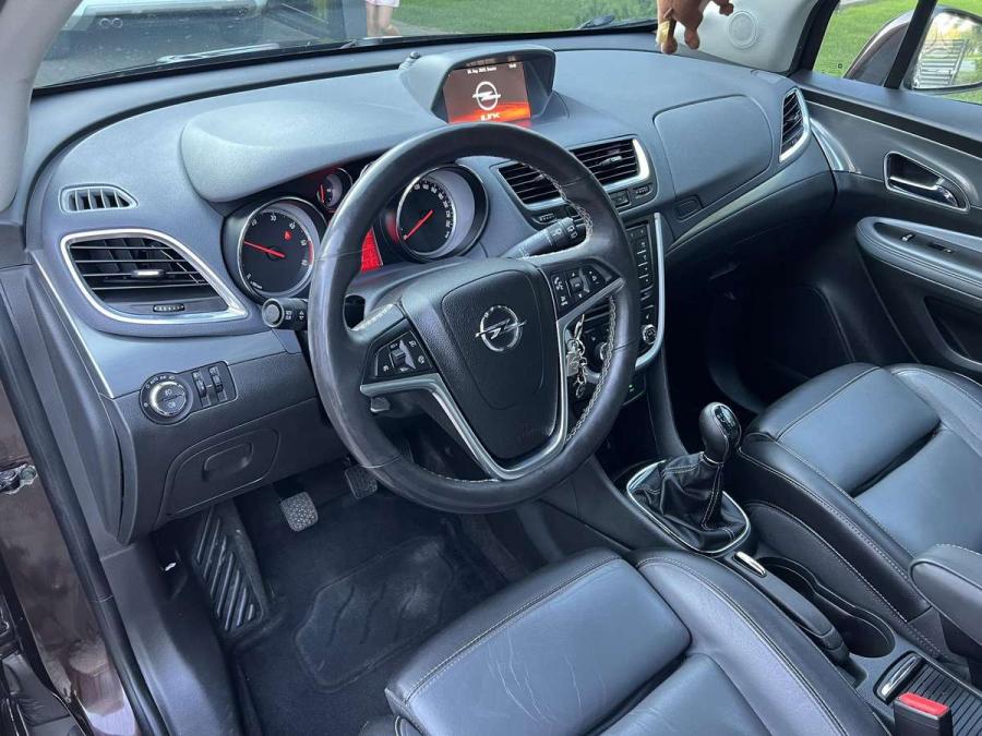 Brown Opel Mokka 2014 in Druskininkai, with an engine capacity of 1.69 L and mileage of 198 thousand km for 7290 €, photo 20 on AUTOMOTO.COM.LV
