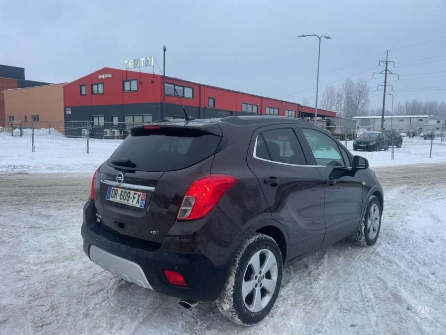 Brown Opel Mokka 2015 in Kaunas, with an engine capacity of 1.60 L and mileage of 217 thousand km for 7850 €, photo 3 on AUTOMOTO.COM.LV