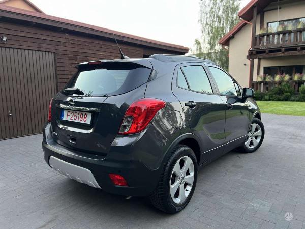 Brown Opel Mokka 2015 in Druskininkai, with an engine capacity of 1.60 L and mileage of 214 thousand km for 6990 €, photo 4 on AUTOMOTO.COM.LV