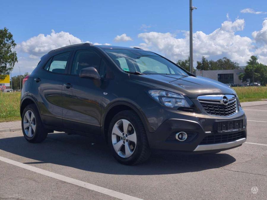Brown Opel Mokka 2015 in Marijampole, with an engine capacity of 1.60 L and mileage of 92 thousand km for 8900 €, photo 1 on AUTOMOTO.COM.LV