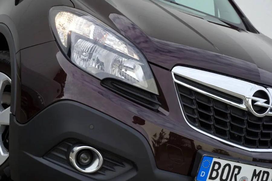 Brown Opel Mokka 2015 in Riga, with an engine capacity of 1.60 L and mileage of 181 thousand km for 6400 €, photo 1 on AUTOMOTO.COM.LV