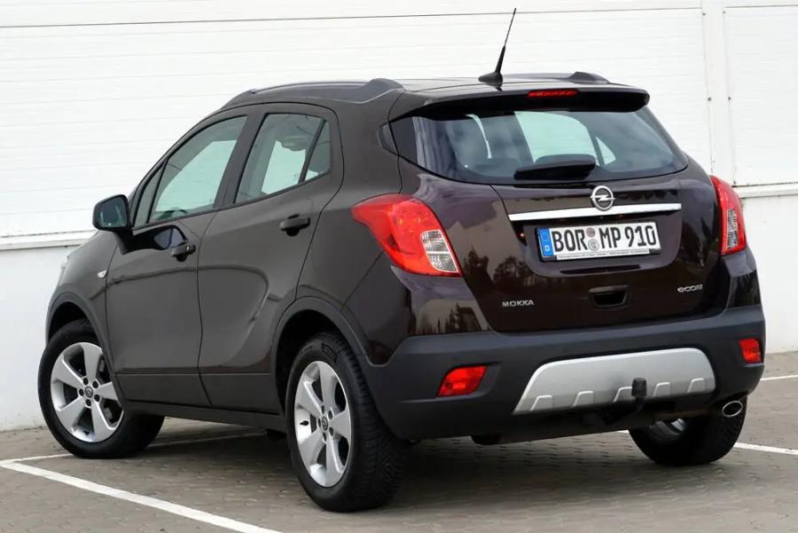 Brown Opel Mokka 2015 in Riga, with an engine capacity of 1.60 L and mileage of 181 thousand km for 6400 €, photo 9 on AUTOMOTO.COM.LV