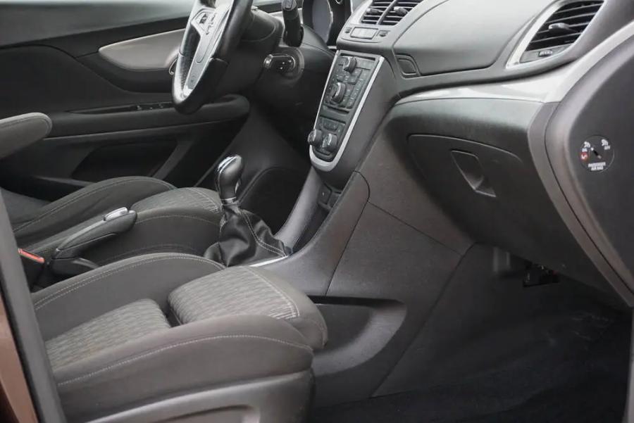 Brown Opel Mokka 2015 in Riga, with an engine capacity of 1.60 L and mileage of 181 thousand km for 6400 €, photo 15 on AUTOMOTO.COM.LV