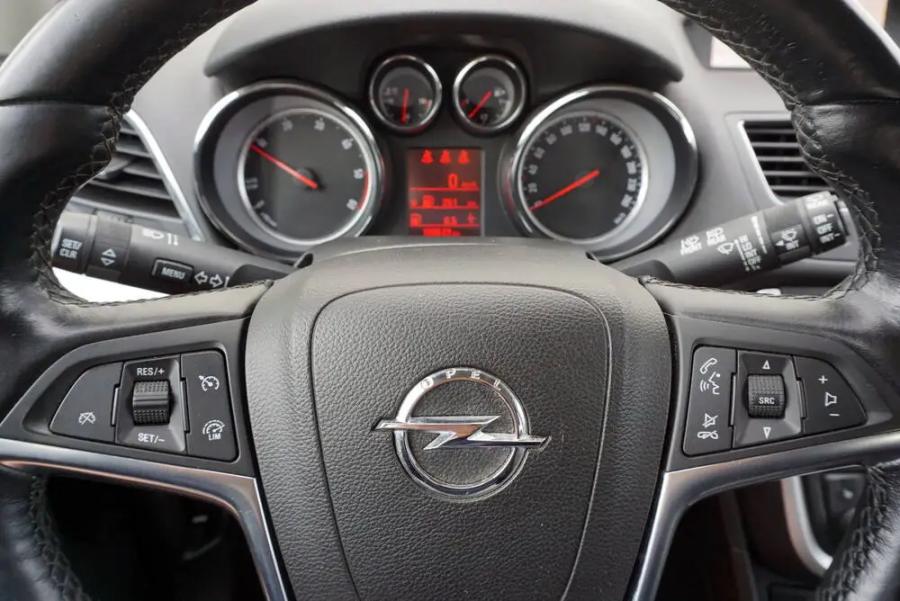 Brown Opel Mokka 2015 in Riga, with an engine capacity of 1.60 L and mileage of 181 thousand km for 6400 €, photo 24 on AUTOMOTO.COM.LV