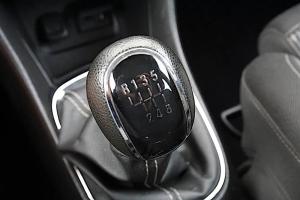 Brown Opel Mokka 2015 in Riga, with an engine capacity of 1.60 L and mileage of 181 thousand km for 6400 €, photo 33 on AUTOMOTO.COM.LV