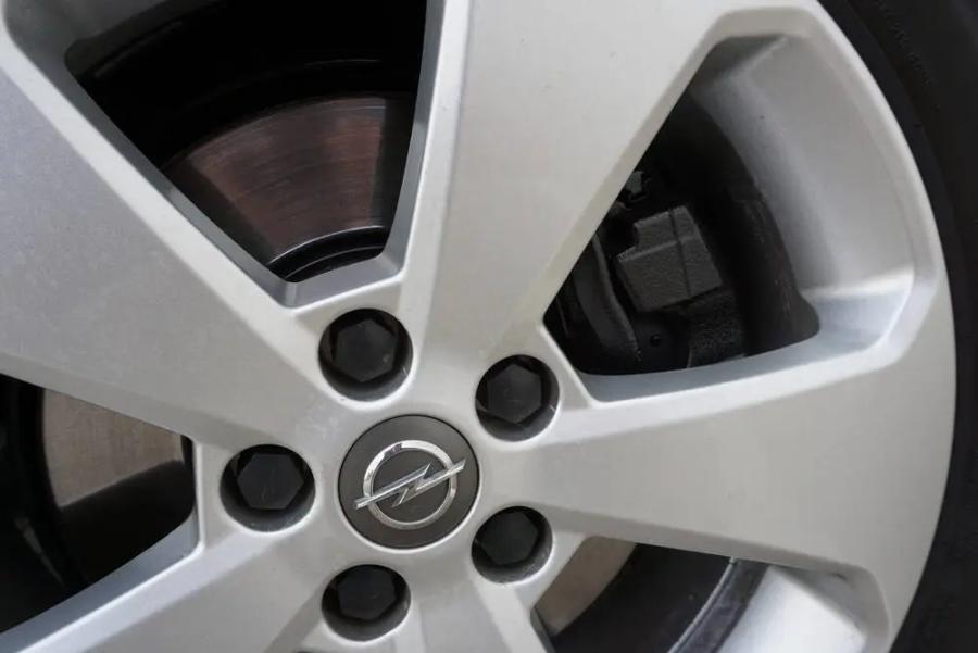 Brown Opel Mokka 2015 in Riga, with an engine capacity of 1.60 L and mileage of 181 thousand km for 6400 €, photo 36 on AUTOMOTO.COM.LV