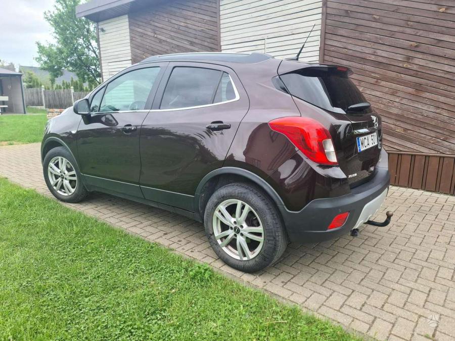Brown Opel Mokka 2015 in Vilnius, with an engine capacity of 1.60 L and mileage of 138 thousand km for 7850 €, photo 7 on AUTOMOTO.COM.LV