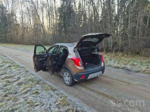 Brown Opel Mokka 2016 in Cesis, with an engine capacity of 1.60 L and mileage of 84 thousand km for 9100 €, photo 2 on AUTOMOTO.COM.LV