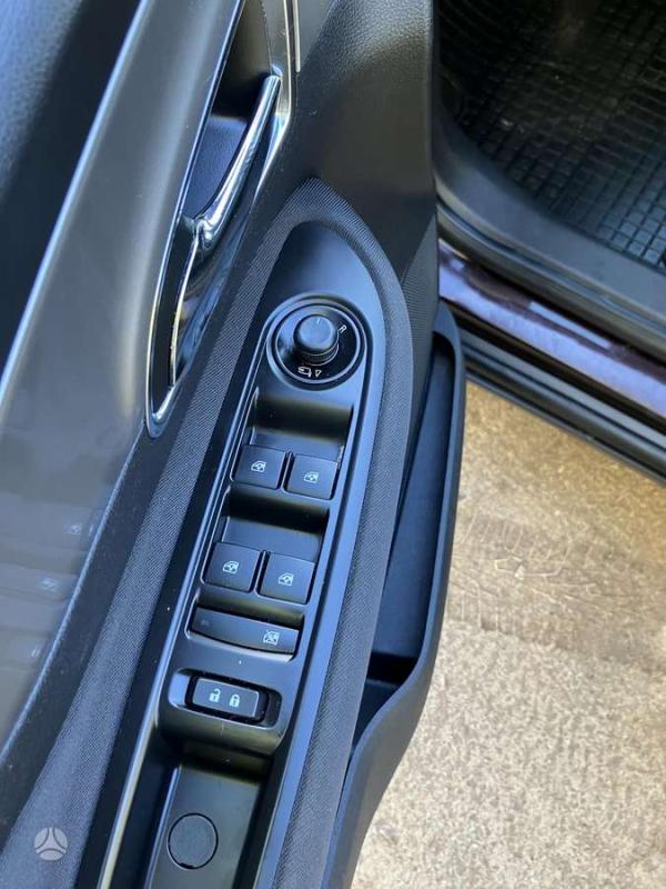 Brown Opel Mokka 2016 in Siauliai, with an engine capacity of 1.40 L and mileage of 210 thousand km for 8250 €, photo 8 on AUTOMOTO.COM.LV