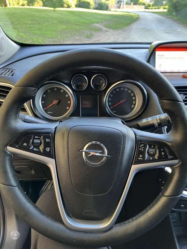 Brown Opel Mokka 2016 in Siauliai, with an engine capacity of 1.40 L and mileage of 210 thousand km for 8250 €, photo 9 on AUTOMOTO.COM.LV