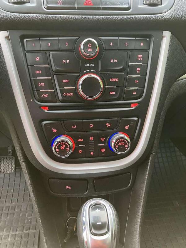 Brown Opel Mokka 2016 in Siauliai, with an engine capacity of 1.40 L and mileage of 210 thousand km for 8250 €, photo 10 on AUTOMOTO.COM.LV