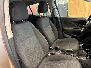 Brūns Opel Mokka 2018 Rīga, ar dzinēja tilpumu 1.60 L un nobraukumu 138 tūkst. km par 8700 €, foto 15 vietnē AUTOMOTO.COM.LV