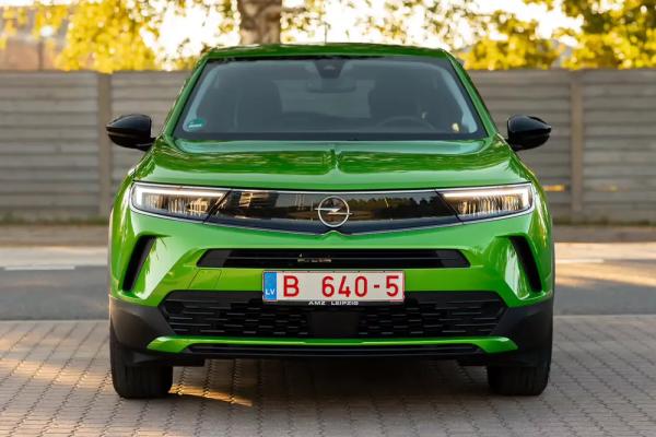 Green Opel Mokka 2021 in Jelgava, with an engine capacity of 1.00 L and mileage of 24 thousand km for 19900 €, photo 3 on AUTOMOTO.COM.LV