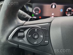 Green Opel Mokka 2023 in Riga, with an engine capacity of 1.20 L and mileage of 38 thousand km for 20900 €, photo 9 on AUTOMOTO.COM.LV