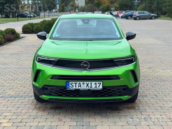 Зеленый Опель Mokka 2023 в Рига, объемом двигателя 1.40 л и пробегом 0 тыс. км за 19950 €, фото 1 на AUTOMOTO.COM.LV