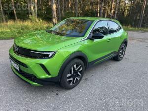 Zaļš Opel Mokka 2024 Daugavpils, ar dzinēja tilpumu 1.20 L un nobraukumu 26 tūkst. km par 18000 €, foto  vietnē AUTOMOTO.COM.LV