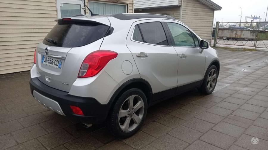 Pelēks Opel Mokka 2013 Viļņa, ar dzinēja tilpumu 1.69 L un nobraukumu 240 tūkst. km par 5600 €, foto 4 vietnē AUTOMOTO.COM.LV