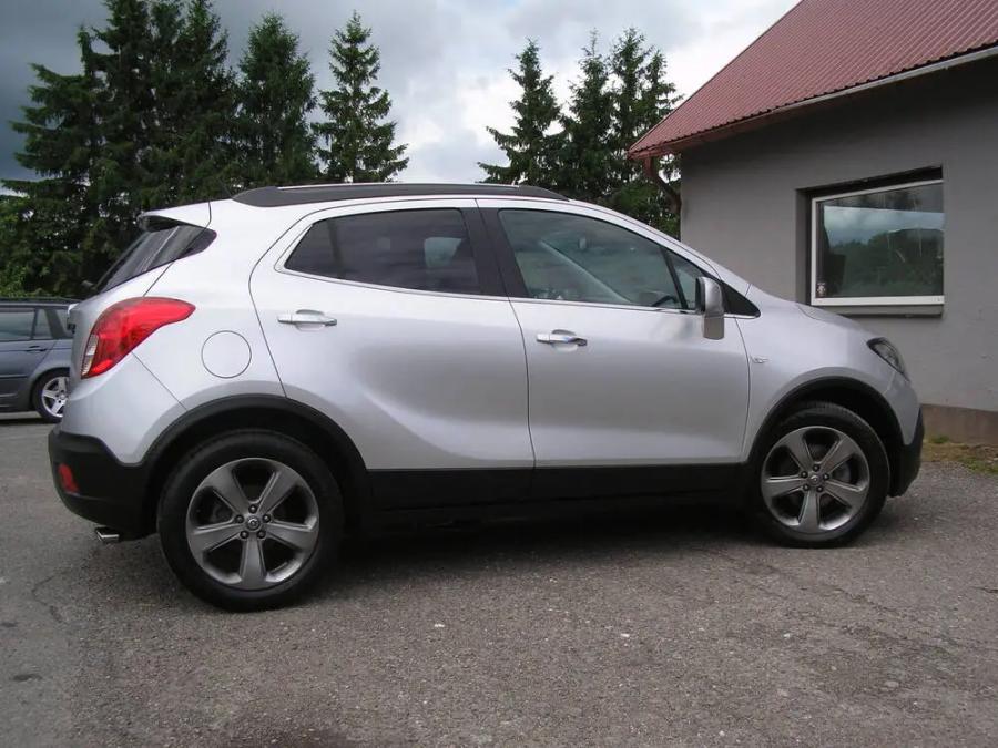 Grey Opel Mokka 2013 in Sigulda, with an engine capacity of 1.40 L and mileage of 109 thousand km for 8950 €, photo 4 on AUTOMOTO.COM.LV