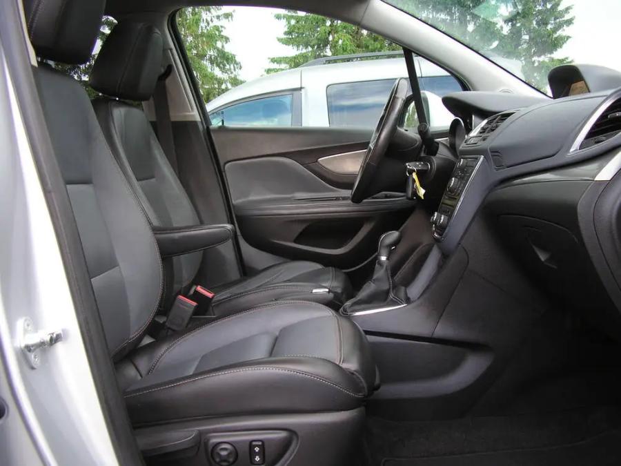 Grey Opel Mokka 2013 in Sigulda, with an engine capacity of 1.40 L and mileage of 109 thousand km for 8950 €, photo 29 on AUTOMOTO.COM.LV