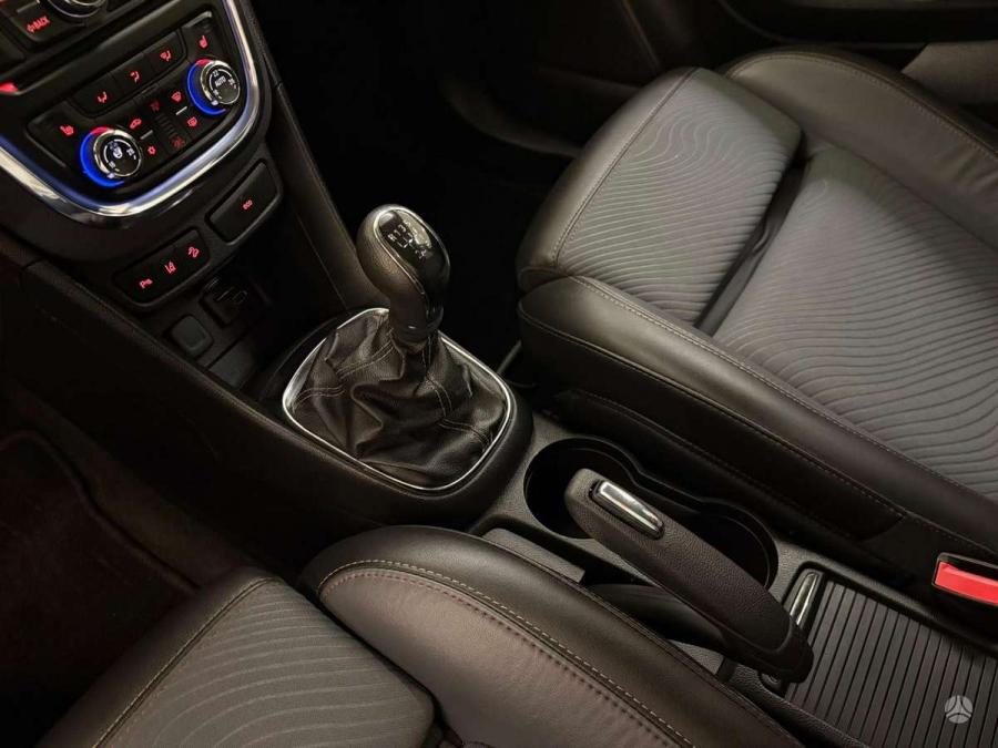 Pelēks Opel Mokka 2013 Marijampole, ar dzinēja tilpumu 1.69 L un nobraukumu 232 tūkst. km par 6750 €, foto 13 vietnē AUTOMOTO.COM.LV