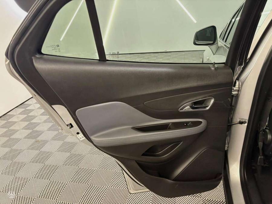 Pelēks Opel Mokka 2013 Marijampole, ar dzinēja tilpumu 1.69 L un nobraukumu 232 tūkst. km par 6750 €, foto 19 vietnē AUTOMOTO.COM.LV