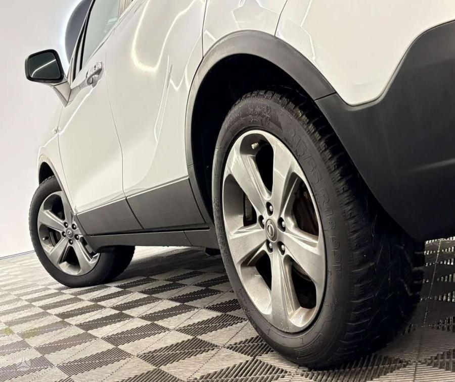 Pelēks Opel Mokka 2013 Marijampole, ar dzinēja tilpumu 1.69 L un nobraukumu 232 tūkst. km par 6750 €, foto 24 vietnē AUTOMOTO.COM.LV