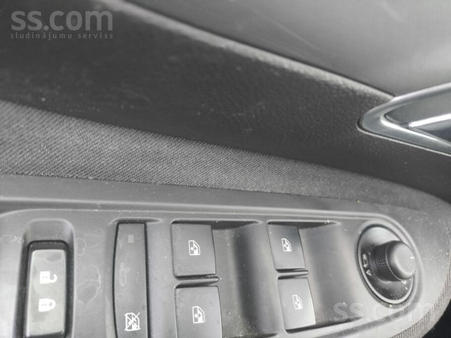 Grey Opel Mokka 2013 in Jelgava, with an engine capacity of 1.60 L and mileage of 22 thousand km for 6350 €, photo 7 on AUTOMOTO.COM.LV
