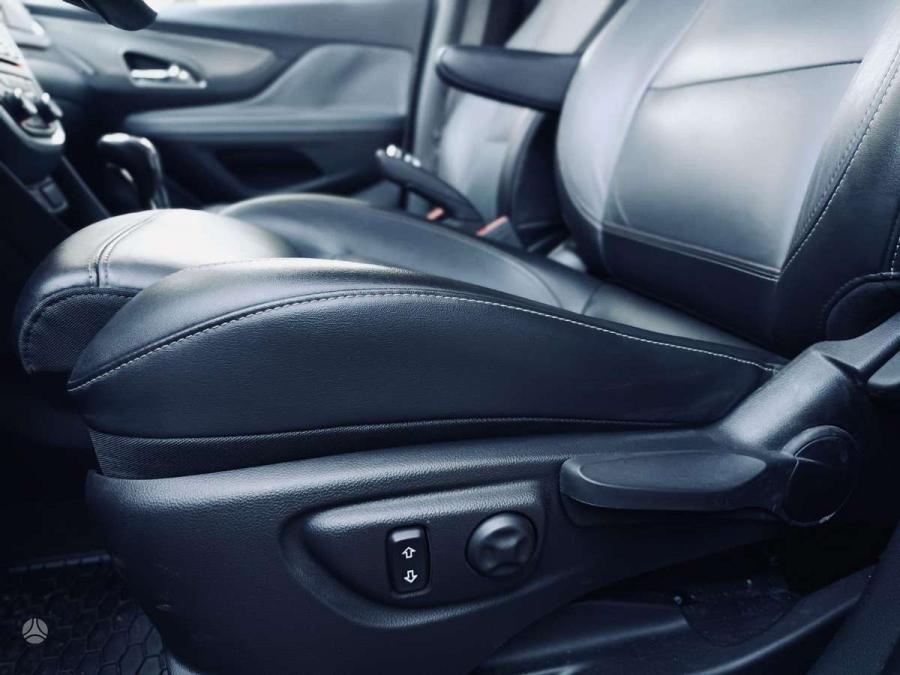 Grey Opel Mokka 2014 in Utena, with an engine capacity of 1.69 L and mileage of 117 thousand km for 11450 €, photo 5 on AUTOMOTO.COM.LV