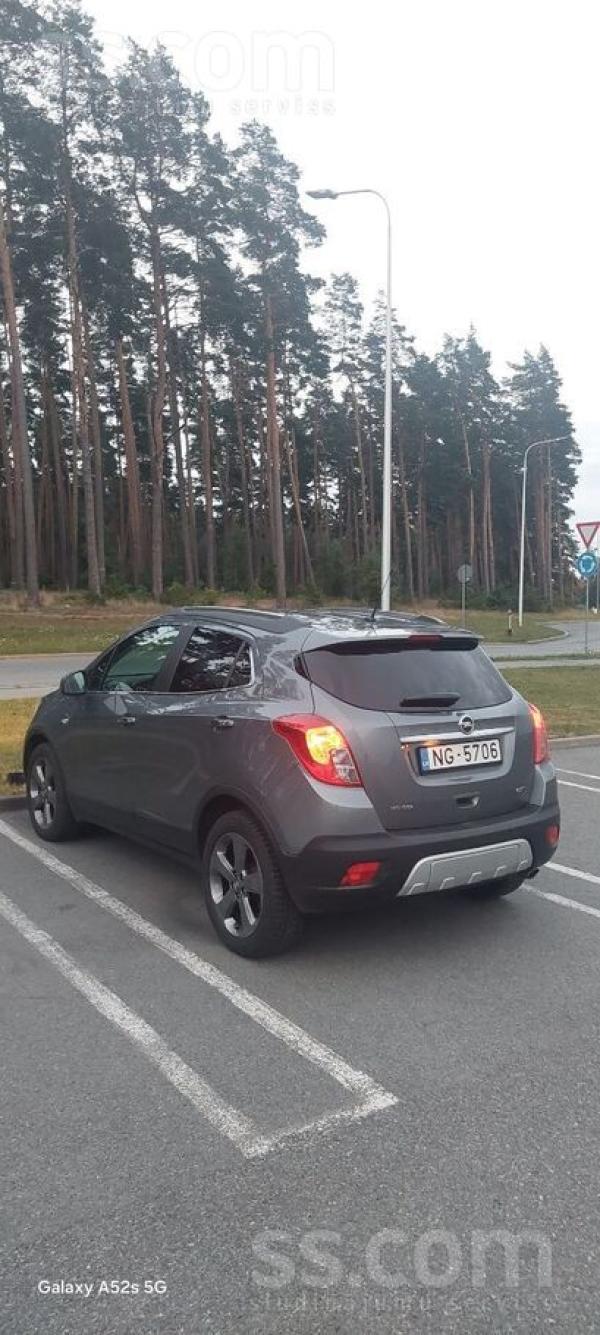 Pelēks Opel Mokka 2014 Rīga, ar dzinēja tilpumu 1.70 L un nobraukumu 133 tūkst. km par 7500 €, foto 4 vietnē AUTOMOTO.COM.LV