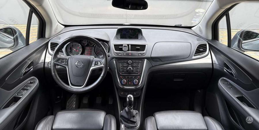 Grey Opel Mokka 2014 in Druskininkai, with an engine capacity of 1.69 L and mileage of 202 thousand km for 7300 €, photo 18 on AUTOMOTO.COM.LV