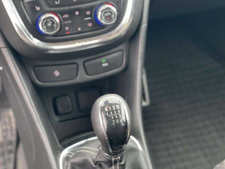 Grey Opel Mokka 2014 in Vilnius, with an engine capacity of 1.69 L and mileage of 247 thousand km for 4200 €, photo 13 on AUTOMOTO.COM.LV