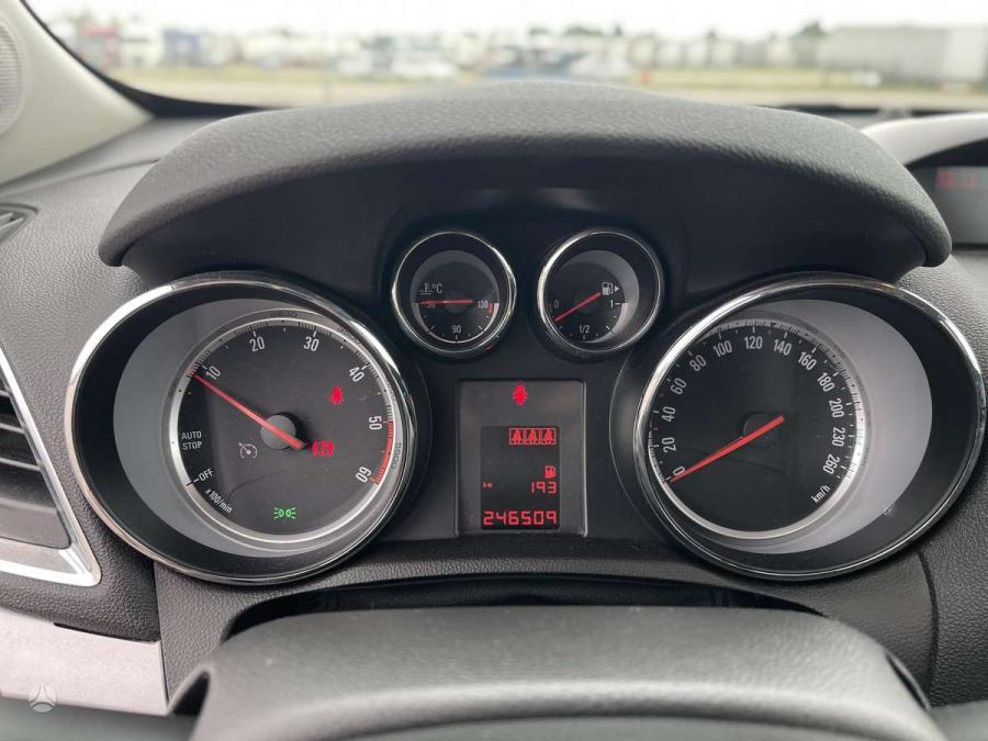 Grey Opel Mokka 2014 in Vilnius, with an engine capacity of 1.69 L and mileage of 247 thousand km for 4200 €, photo 15 on AUTOMOTO.COM.LV