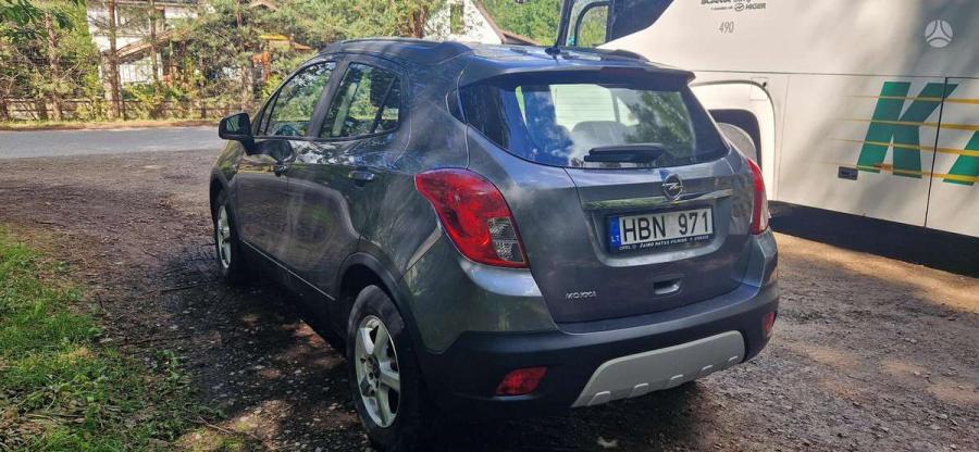 Grey Opel Mokka 2014 in Vilnius, with an engine capacity of 1.60 L and mileage of 118 thousand km for 7150 €, photo 6 on AUTOMOTO.COM.LV