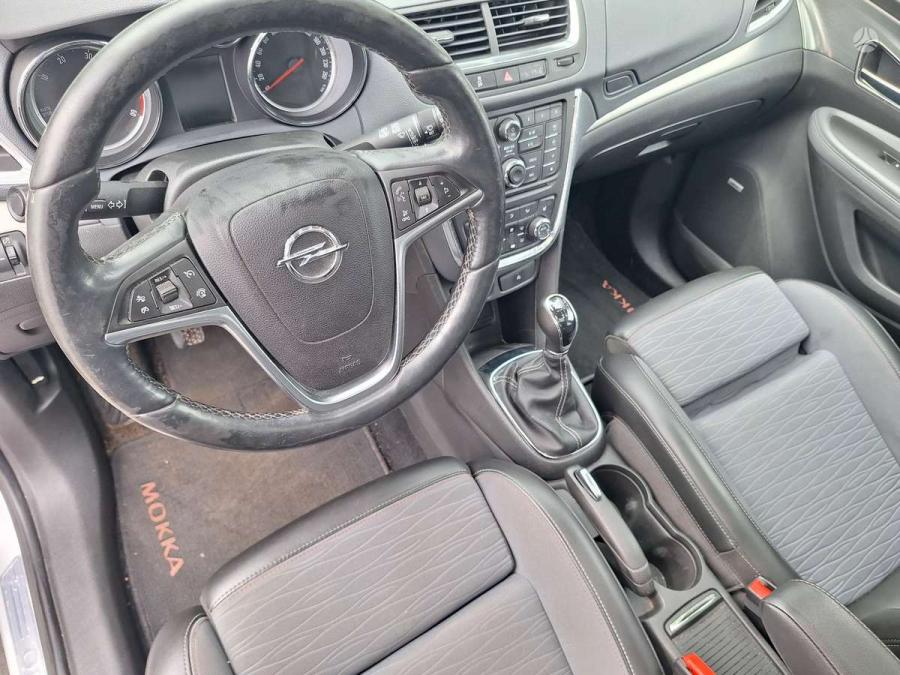 Pelēks Opel Mokka 2015 Marijampole, ar dzinēja tilpumu 1.60 L un nobraukumu 20 tūkst. km par 6300 €, foto 19 vietnē AUTOMOTO.COM.LV