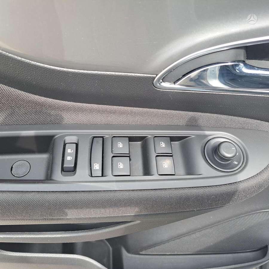 Grey Opel Mokka 2015 in Vilnius, with an engine capacity of 1.69 L and mileage of 189 thousand km for 5550 €, photo 28 on AUTOMOTO.COM.LV
