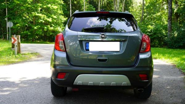Grey Opel Mokka 2015 in Vilnius, with an engine capacity of 1.36 L and mileage of 94 thousand km for 8000 €, photo 4 on AUTOMOTO.COM.LV
