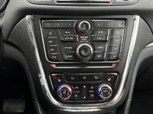 Pelēks Opel Mokka 2016 Rīga, ar dzinēja tilpumu 1.60 L un nobraukumu 124 tūkst. km par 7300 €, foto 18 vietnē AUTOMOTO.COM.LV