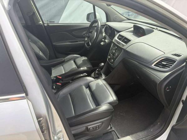 Grey Opel Mokka 2016 in Ukmerge, with an engine capacity of 1.60 L and mileage of 230 thousand km for 4100 €, photo 8 on AUTOMOTO.COM.LV