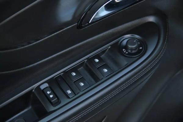 Pelēks Opel Mokka 2017 Rīga, ar dzinēja tilpumu 1.40 L un nobraukumu 84 tūkst. km par 10990 €, foto 8 vietnē AUTOMOTO.COM.LV