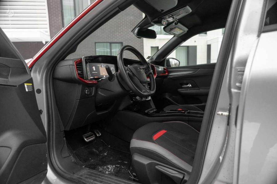 Pelēks Opel Mokka 2021 Viļņa, ar dzinēja tilpumu 1.20 L un nobraukumu 50 tūkst. km par 16900 €, foto 14 vietnē AUTOMOTO.COM.LV