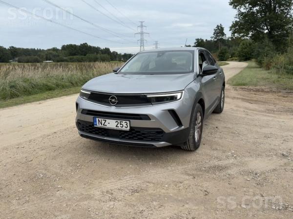 Серый Опель Mokka 2021 в Рига, объемом двигателя 1.20 л и пробегом 71 тыс. км за 14800 €, фото 1 на AUTOMOTO.COM.LV