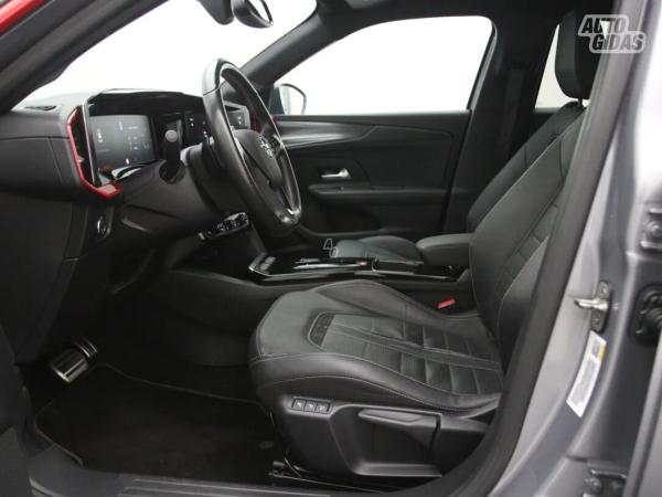 Grey Opel Mokka 2022 in Vilnius, with an engine capacity of 1.20 L and mileage of 106 thousand km for 16199 €, photo 4 on AUTOMOTO.COM.LV