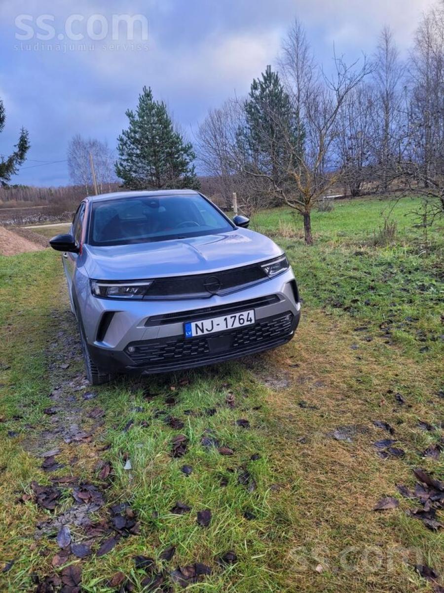 Серый Опель Mokka 2022 в Резекне, объемом двигателя 1.20 л и пробегом 55 тыс. км за 19000 €, фото 1 на AUTOMOTO.COM.LV